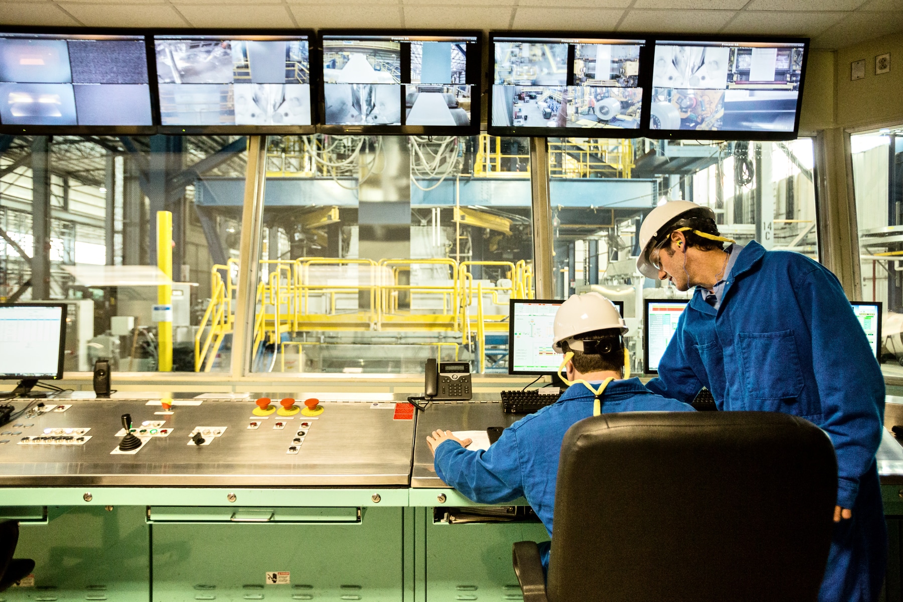 Bringing IT & OT Together to Solve Manufacturing Challenges | Cisco ... Bringing IT & OT Together to Solve Manufacturing Challenges | Cisco ...
